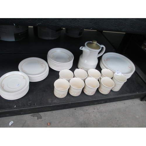 Quantity of Biltons tableware
