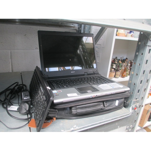 Acer laptop with bag & Advent keyboard