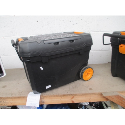 Portable plastic storage box