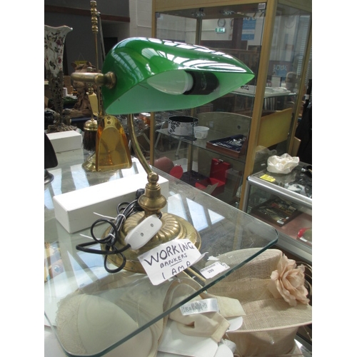 Bankers lamp, working