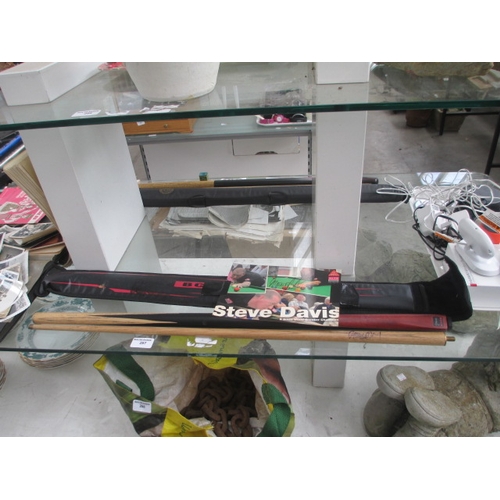 Steve Davis snooker cue with signature