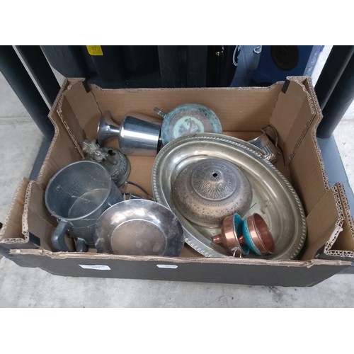 Box of assorted metal ware