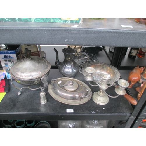 Collection of vintage metal ware