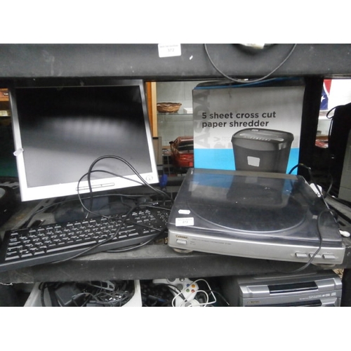 Lot inc Aiwa record player, paper shredder, computer monitor and keyboard