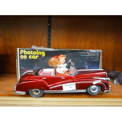 Photoing on car retro toy