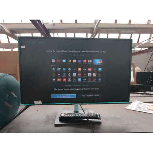 Samsung 27" smart TV with remote working