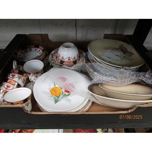 Box of assorted pottery