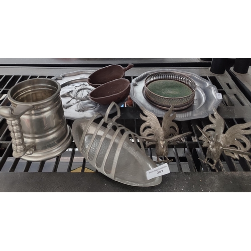 Small collection of metal ware