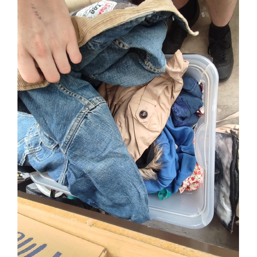 Quantity of assorted clothing