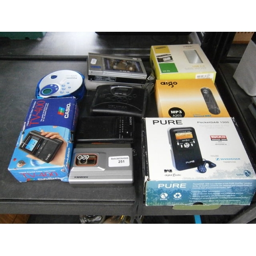 Lot inc cassette players, MP3 players, Casio portable TV, etc