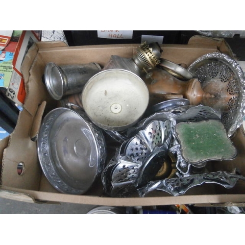 Box of assorted metal ware
