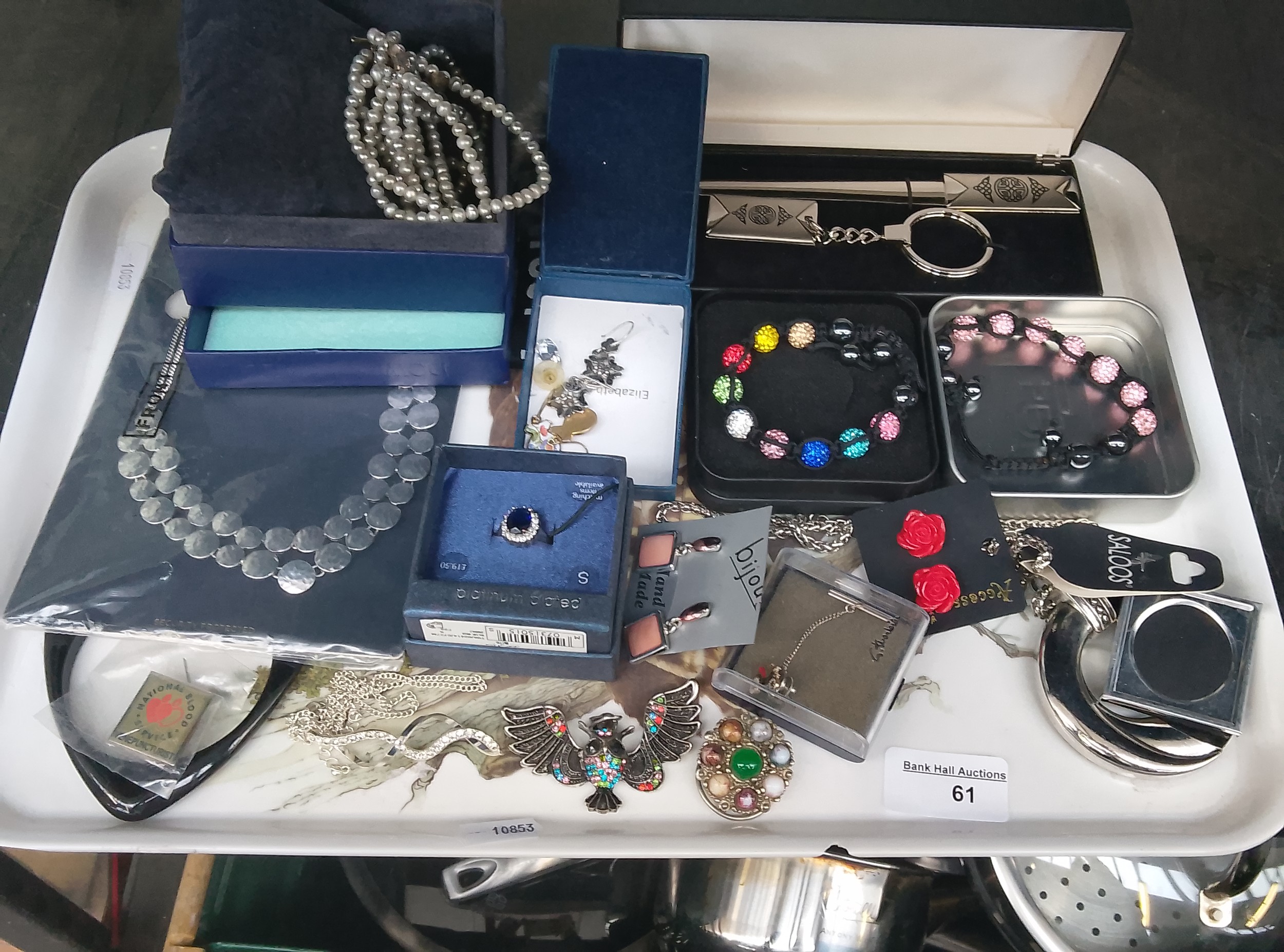 Quantity of assorted jewellery