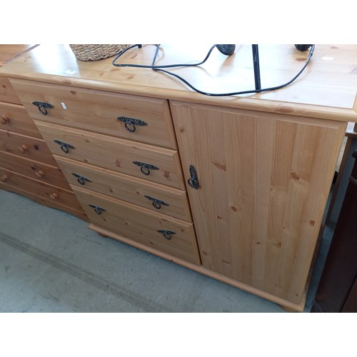 A modern 4 drawer base unit with cupboard