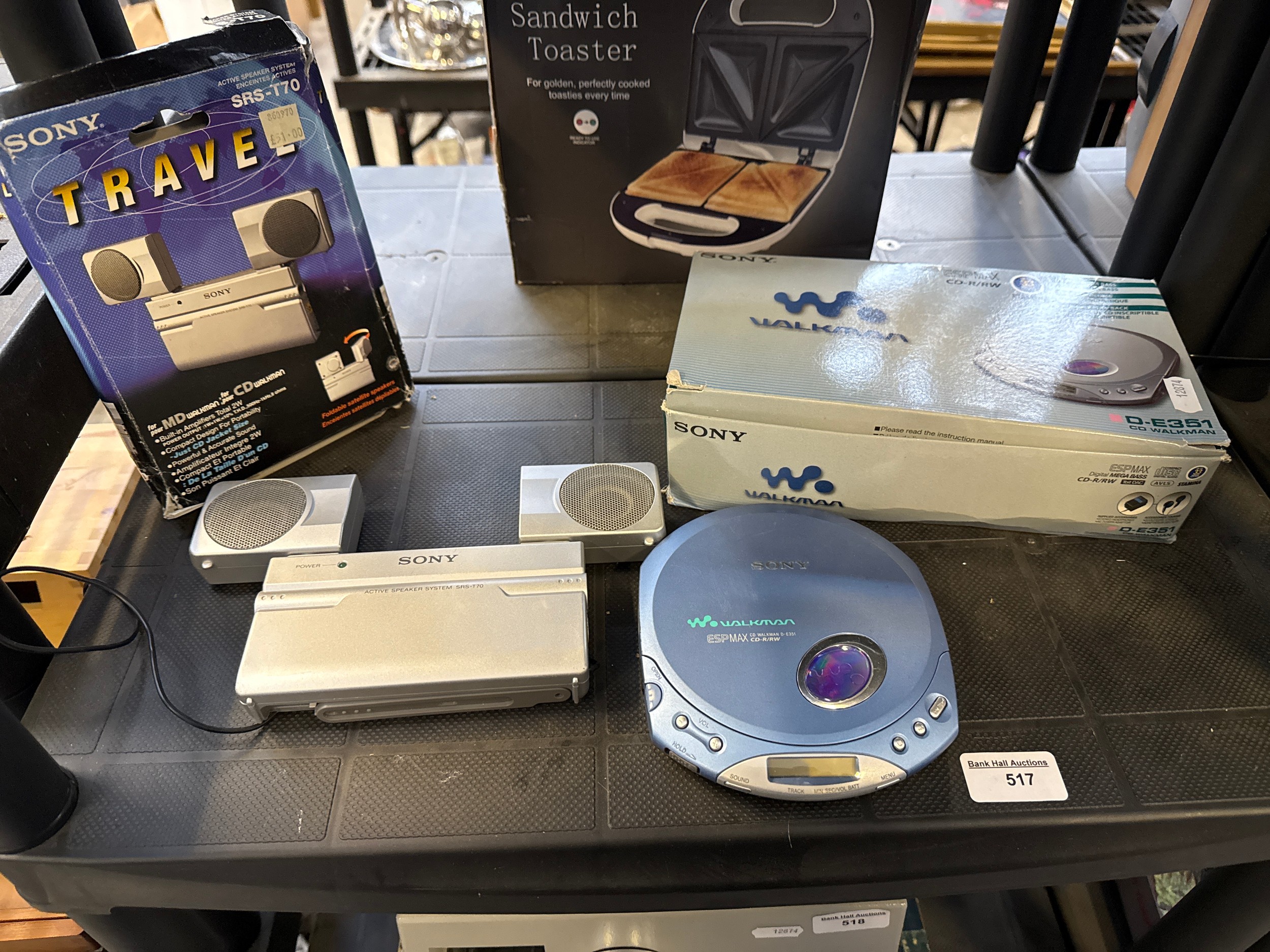 Lot inc Sony Traveler and Sony Walkman
