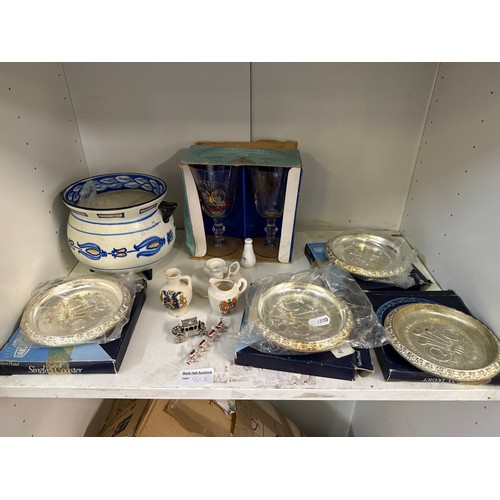 Commemorative ware, crested ware and decorative vase