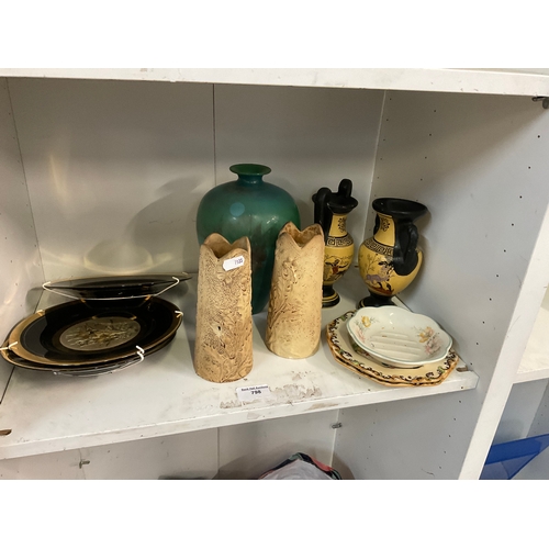 Various bits of pottery