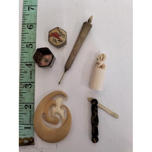 Good Collection of Antique Collectables