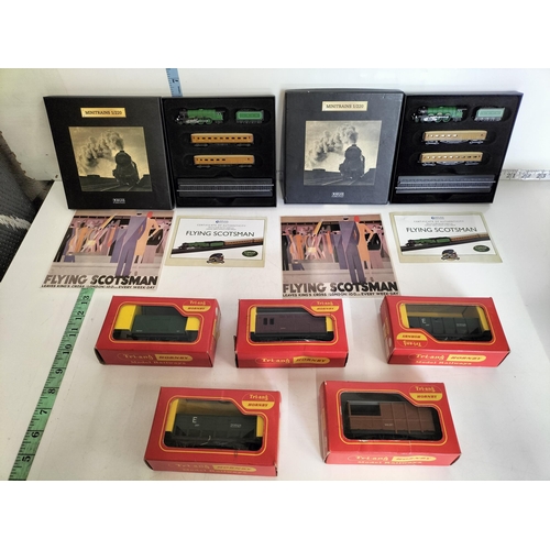 Model Train Carriages & Miniature Boxed Sets