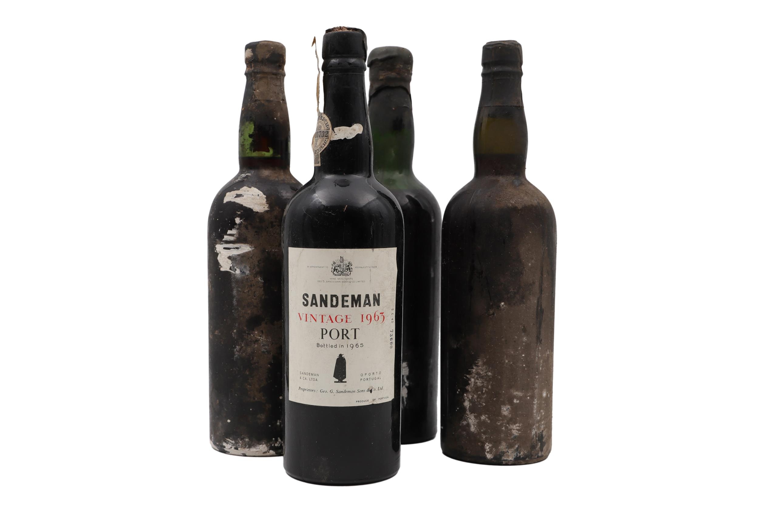 A COLLECTION OF FOUR VINTAGE PORT BOTTLES, to include a bottle of ...