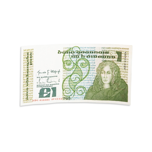 A COLLECTION OF IRISH BANKNOTES, 1979 £10 x 2 VF, 1979 £10 x 4 F, 1980 ...