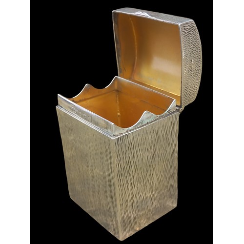 A 1907 BIRMINGHAM SILVER TRINKET BOX BY HORTON AND HALIDAY 104grm