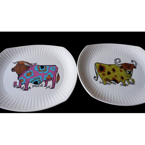 A SET OF 4 BEEFEATER RETRO PLATES