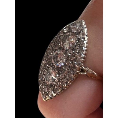 A TRULY STUNNING 18CT SHEILD SHAPED DIAMOND RING OF EXCEPTIONAL QULAITY