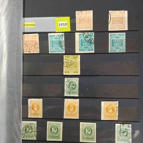 A large quantity of Worldwide stamps. Presented in eight (8) small ...