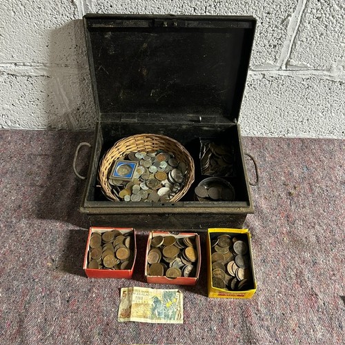 A Large Collection of Worldwide Coins.