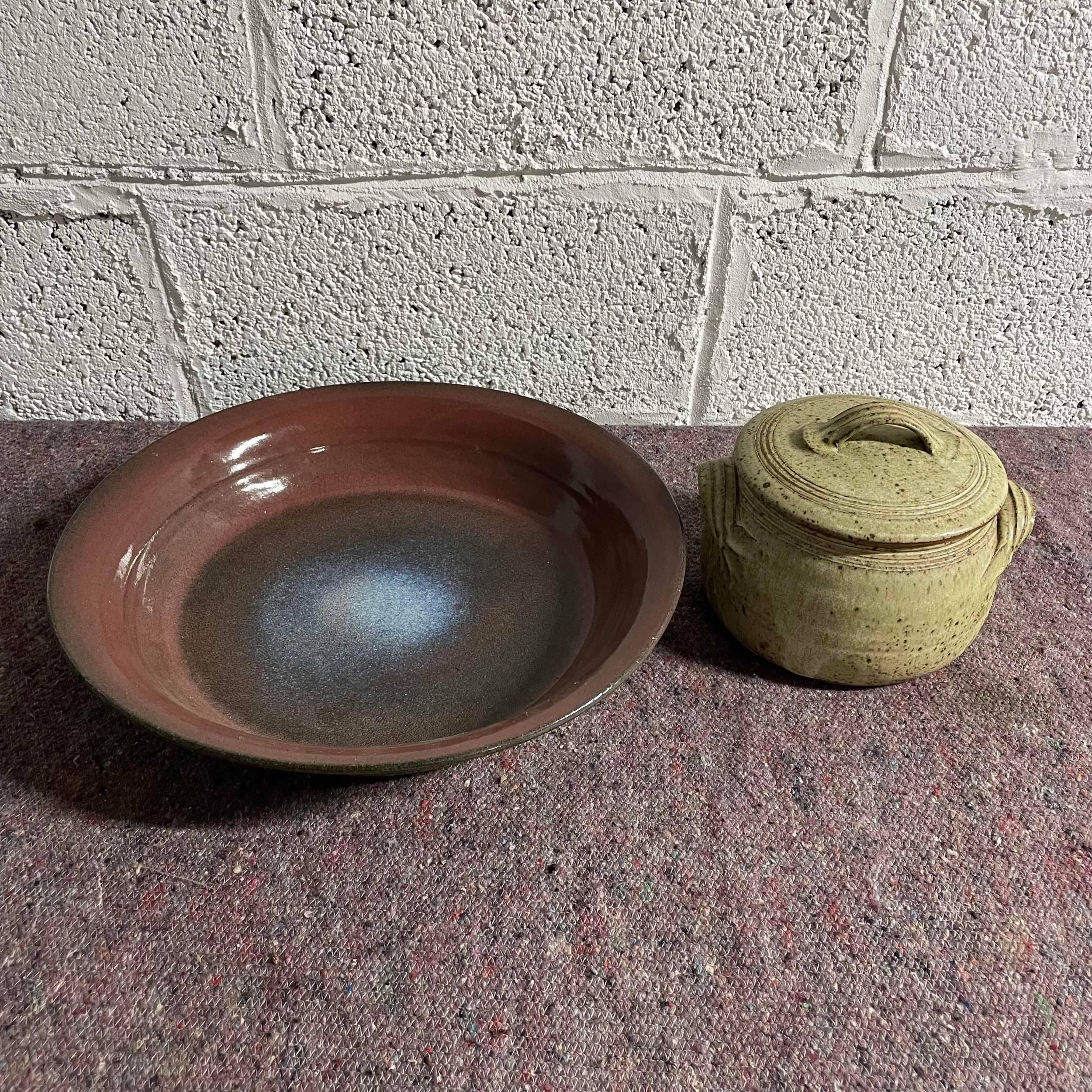 A Large Ceramic Bowl & Lidded Pot. Size: Bowl Diameter: 40cm.