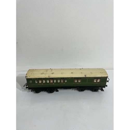 Vintage clockwork model train / carriage and Mettoy car