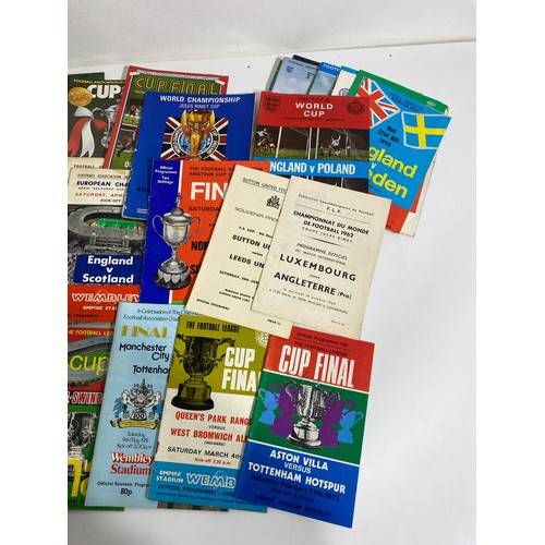 A collection of 1950's-1970's vintage football programmes including ...