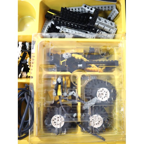 Lego Technic - 8868 Air Tech Claw Rig - boxed with instructions