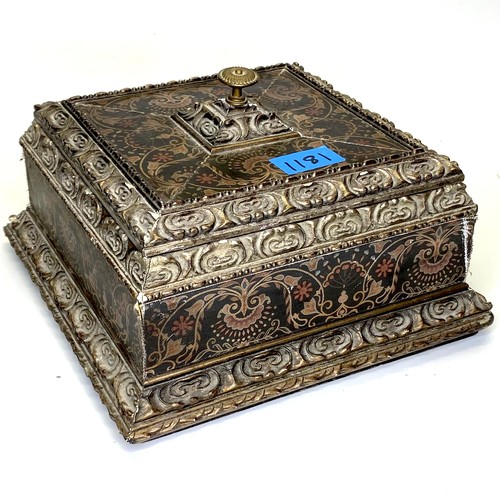 Vintage velvet lined jewellery box.