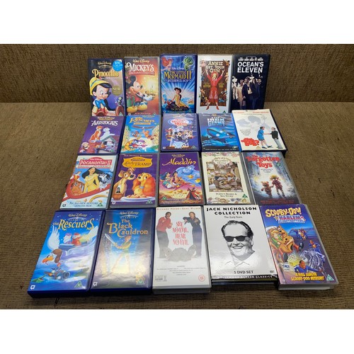Collection of VHS films including: Walt Disneys' classics "Pinnochio ...