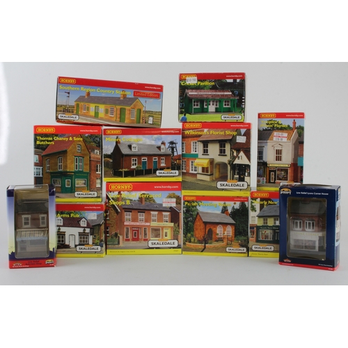 Hornby / Bachmann. A collection of ten Hornby Skaledale & two Bachmann ...