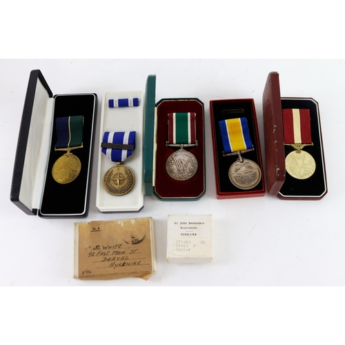 Medals including cased WW2 Peace medal, cased ISAF medal, cased WVS ...
