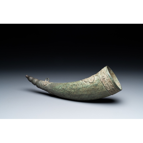 A Vietnamese bronze 'Oliphant' horn or rhyton, Lê or Mạc dynasty, 15 ...