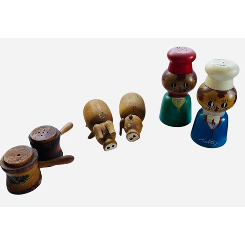 Wooden cooking pots, pigs, cat chefs