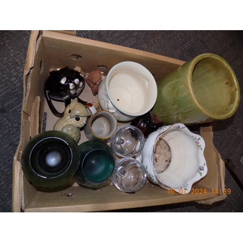 Box of Collectable Pottery