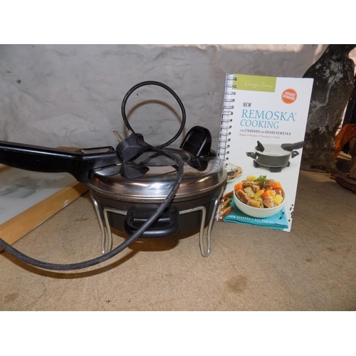 Remoska Cooker w/o and Cook Book
