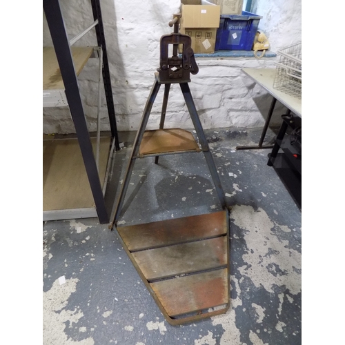 Record Pipe Vice and Stand No92