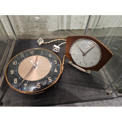 2 Vintage Clocks by Metamic