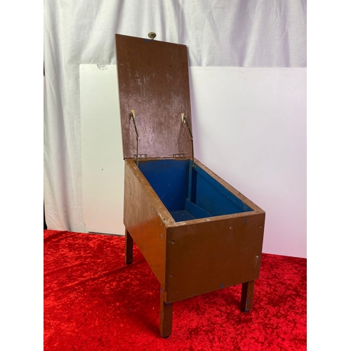 Interesting flip top storage box