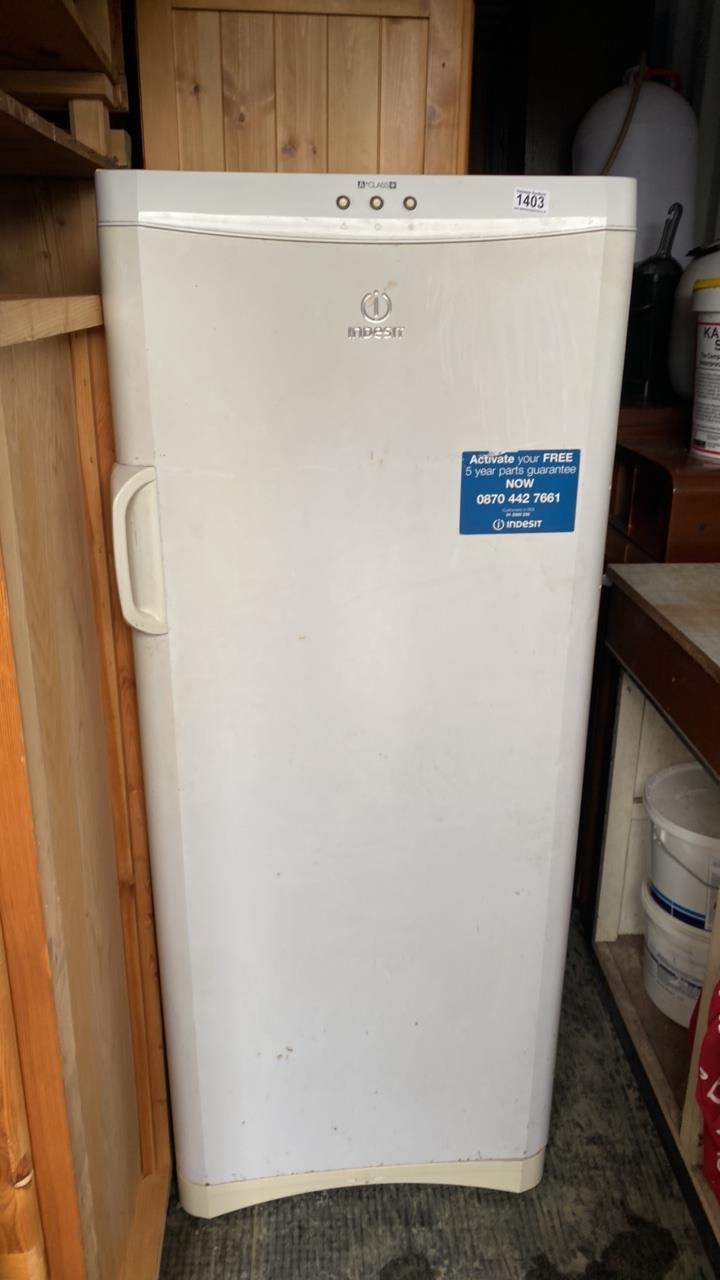 Indesit freezer 150cm tall - not tested