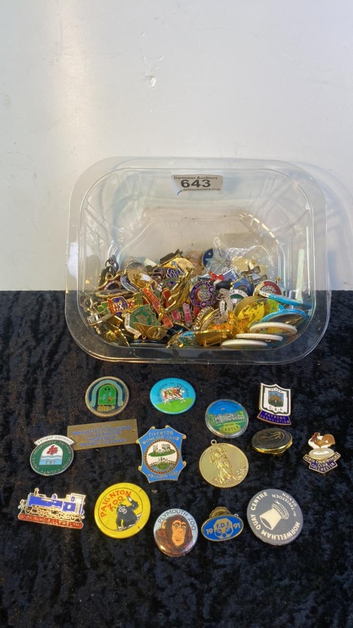 A large quantity of mainly metal and enamel pin badges