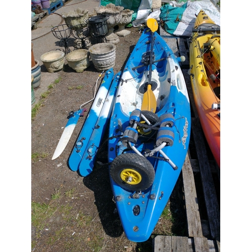 An interesting lot - a quality Nomad 3M kayak with paddles and beach ...