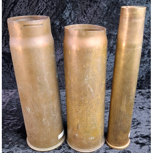 Two WW1 13Pr cartridges and a bofors.