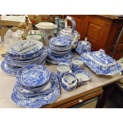 Comprehensive Spode Italian pattern blue and white dinner service.