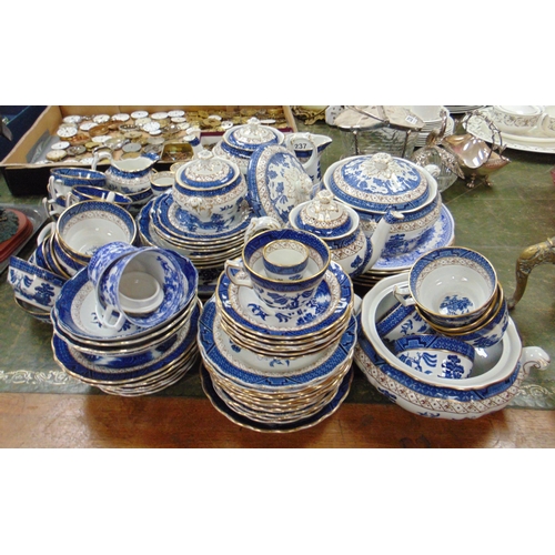 Comprehensive Booths Real old Willow pattern tea and dinner service, etc.